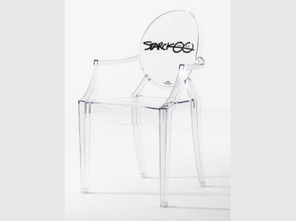 La chaise Louis Ghost, le triomphe de la transparence