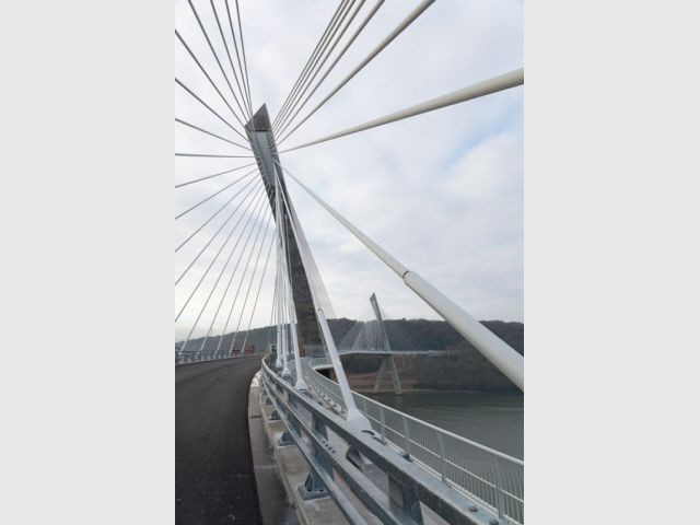 Le premier pont courbe à haubans de France