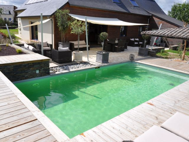 1 ensemble terrasse et piscine intégré au paysage