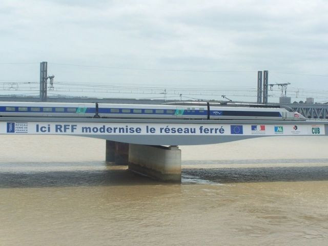 Bordeaux : 8 ponts pour franchir la Garonne Bordeaux : 8 ponts pour franchir la Garonne