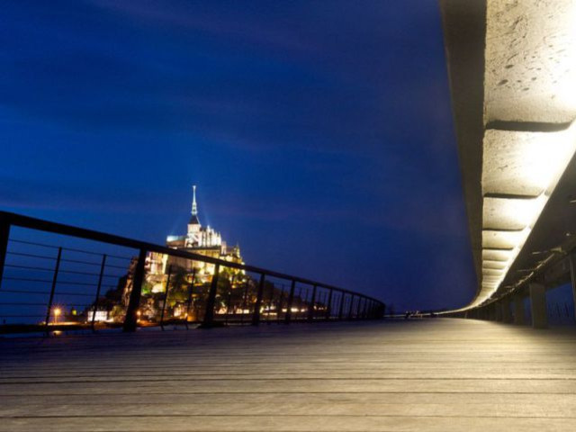 Le Mont-Saint-Michel se dote d'un chemin de lumière