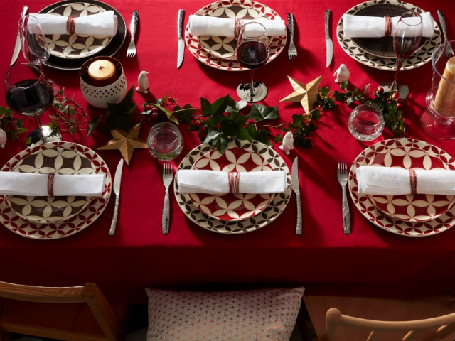 10 tables de fêtes sublimées par des assiettes originales