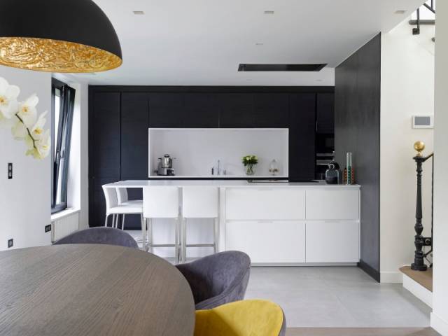 Une cuisine haut-de-gamme qui joue sur les contrastes