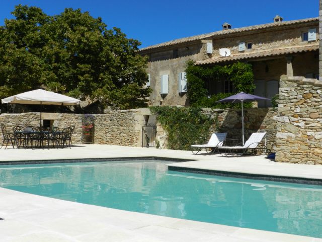 1 mas provençal rénové dans les règles de l'art