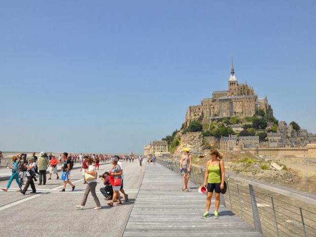 Mont-Saint-Michel : le pont-passerelle est désormais accessible aux piétons
