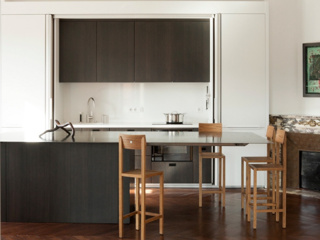 Une cuisine sur mesure qui joue à cache-cache